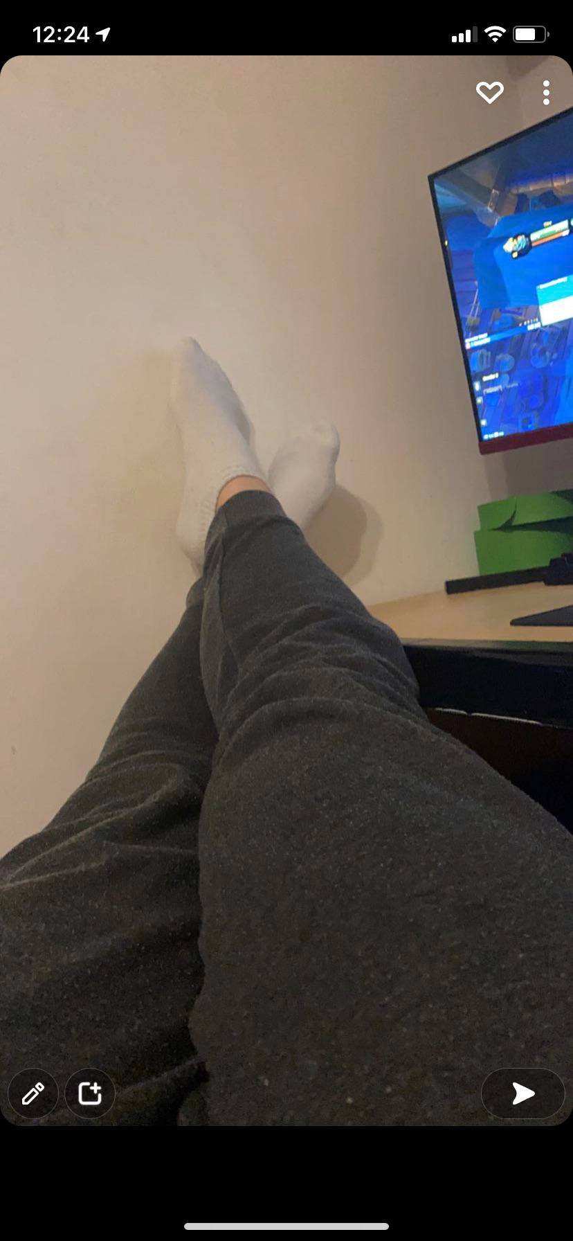 White socks | Scrolller