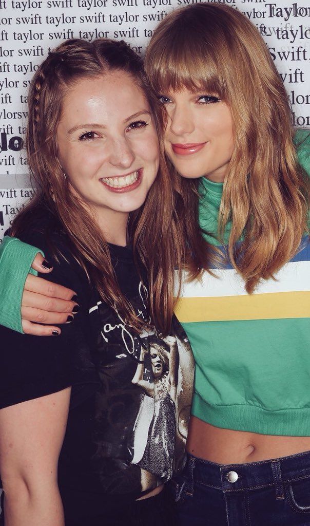 Who always worship her belly button | Scrolller