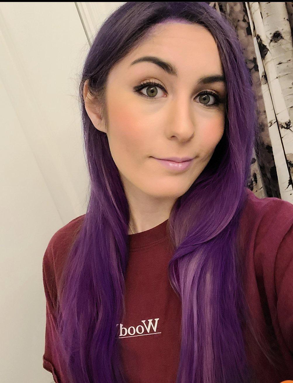 Who else wants to fuck the shit out of this bitch she’s so fucking hot ... Who else wants to fuck the shit out of this bitch she’s so fucking hot ...