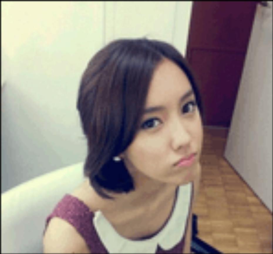 Who is she | Scrolller