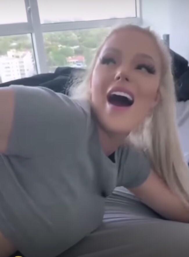 Who is she plz ? | Scrolller