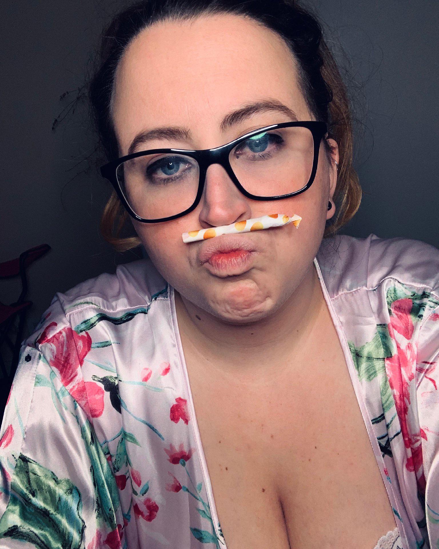 Who is trying to sesh??? | Scrolller