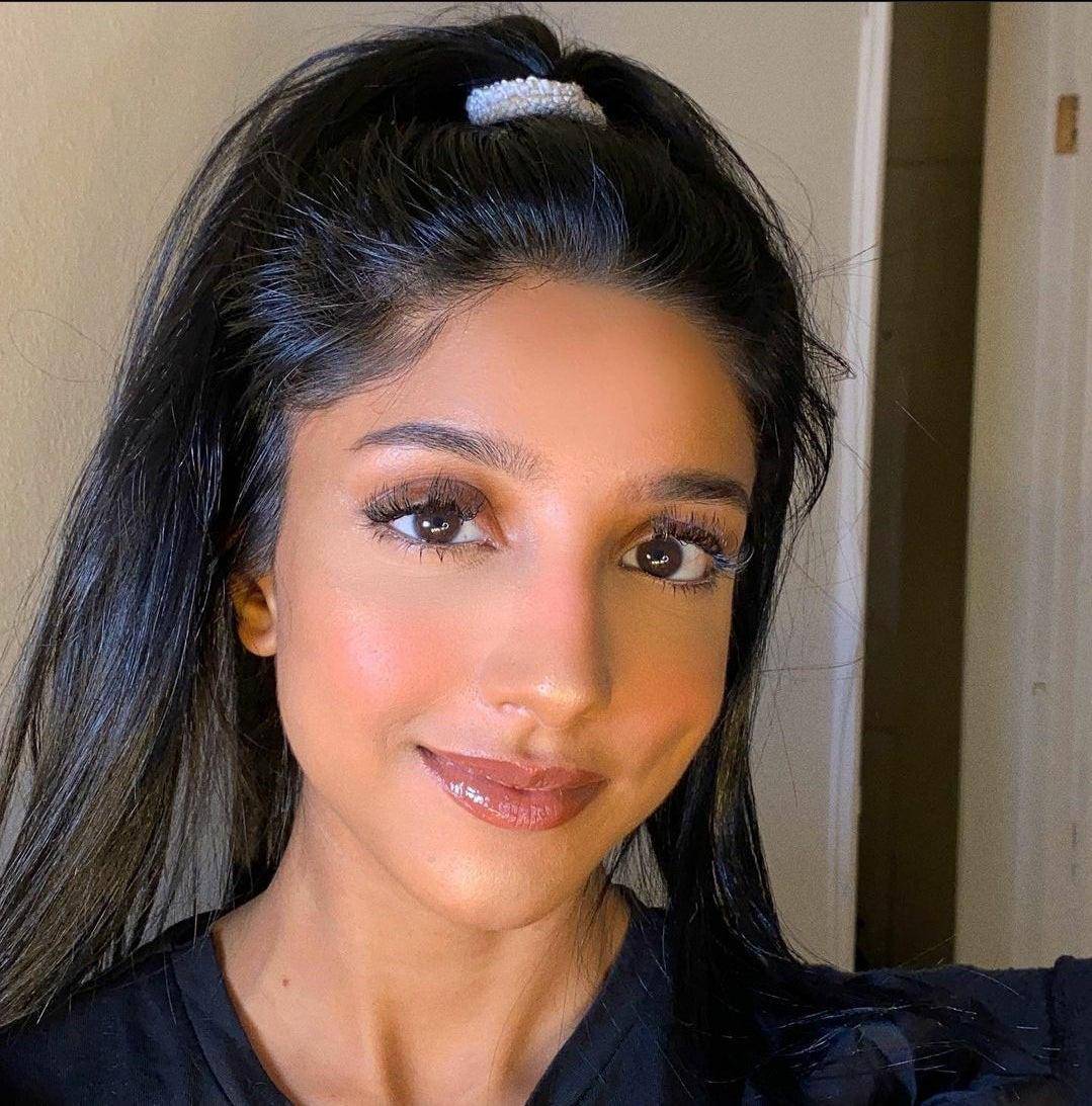 Who knows her? Lets talk about her dm me | Scrolller