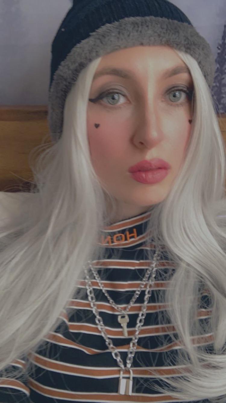 Worship my pale egirl skin | Scrolller