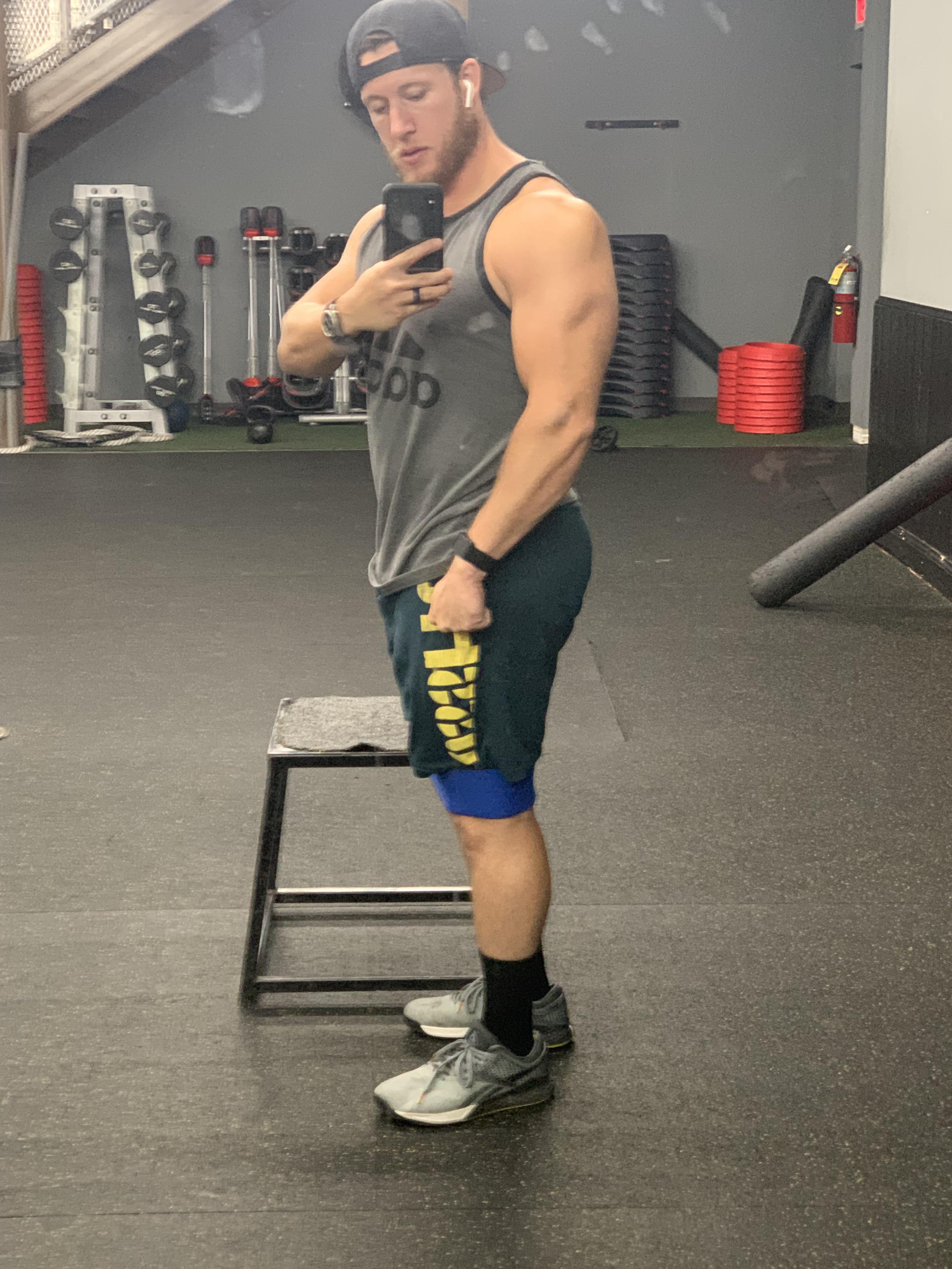 Who likes fit guys with a nice butt? M31 | Scrolller