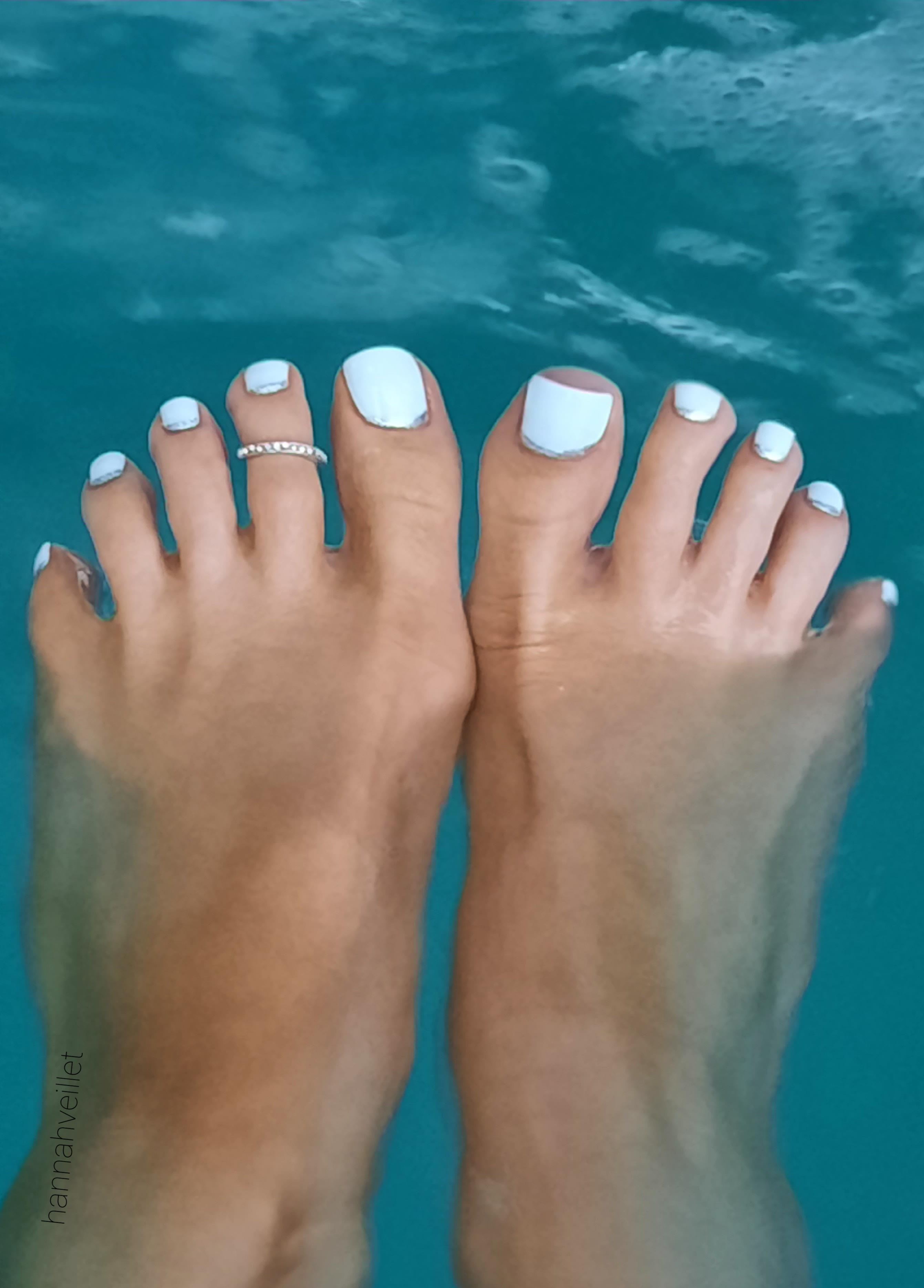 Who likes white spread toes? 🤍🤍🤍👣 | Scrolller