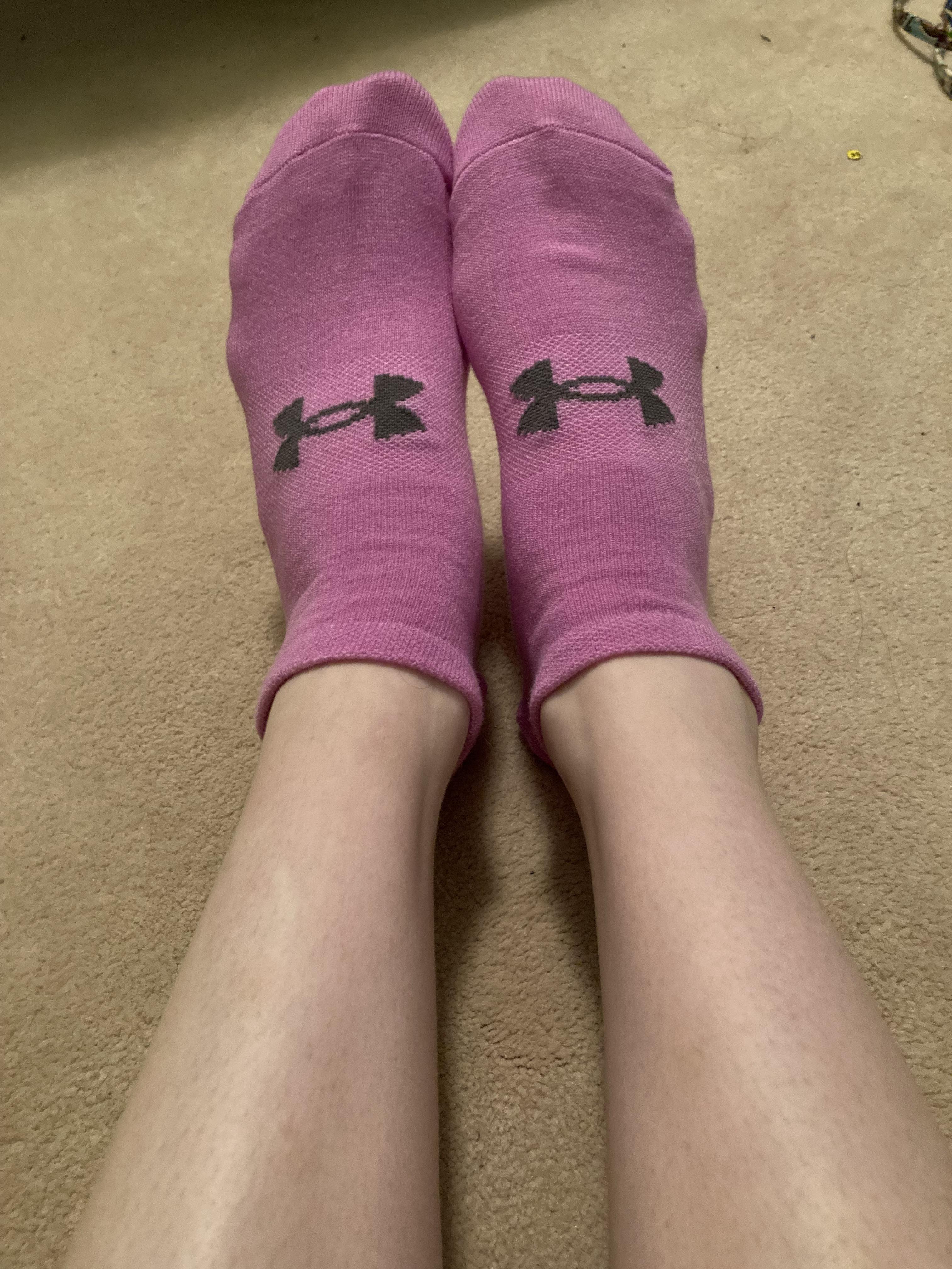 who loves some good underarmour socks? [selling] [us] 🧦 😉 | Scrolller