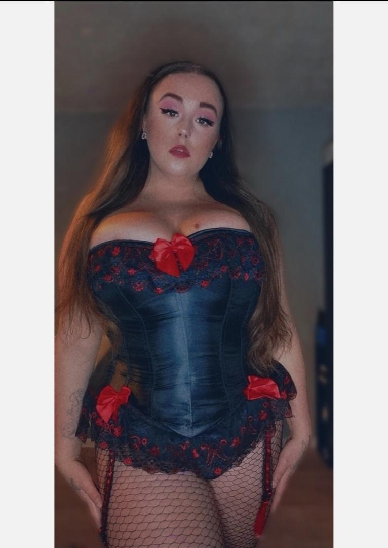 Who thinks corsets are hot? | Scrolller