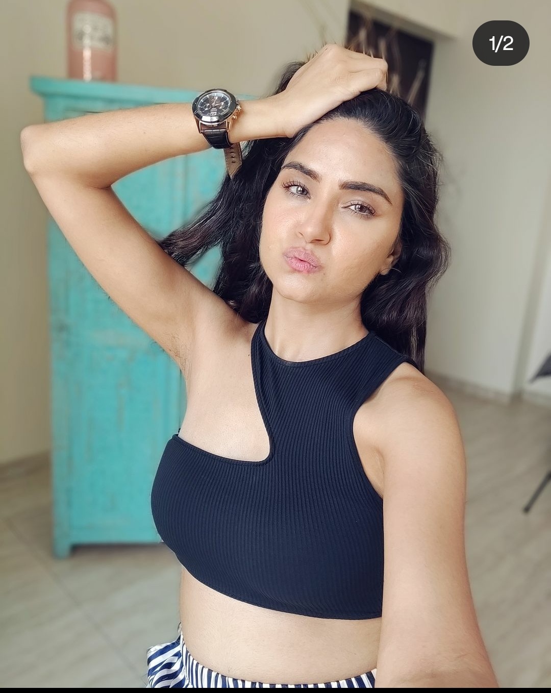 Who Wanna Eat Her Musky Armpits π
π
π
Scrolller