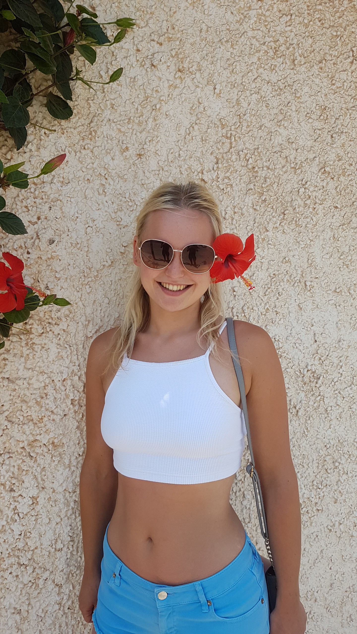 Who wants to give her one from me today? She doesn't want me she wants you 😉😈 | Scrolller