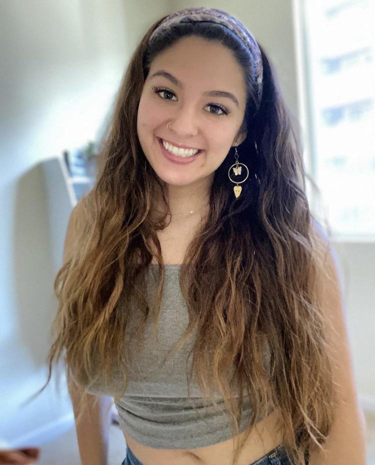 Who wants to jerkoff and chat about her | Scrolller