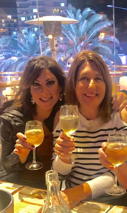 Who wants to see lesbian milfs | Scrolller