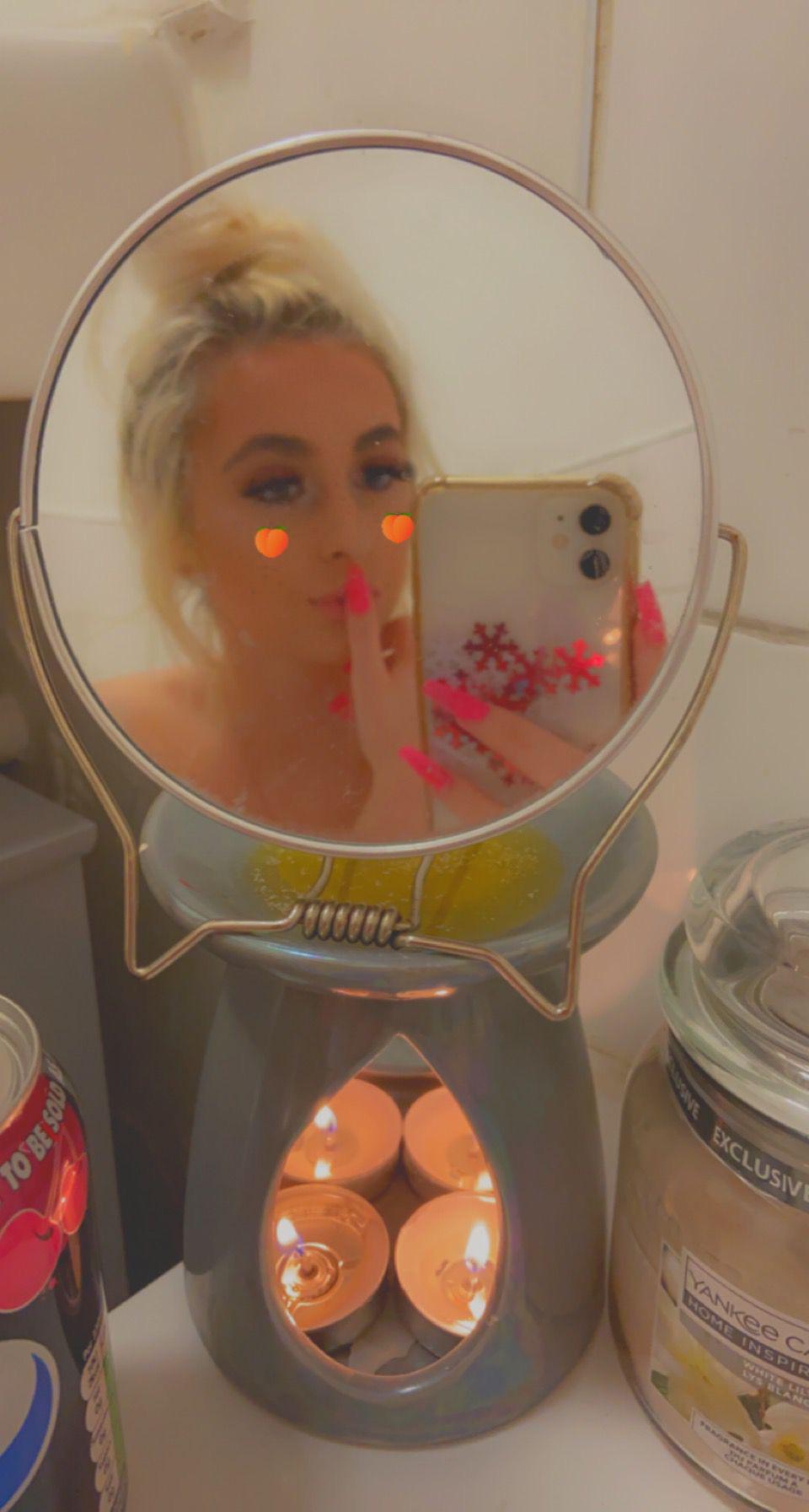 Who wants to see my bump😈 | Scrolller