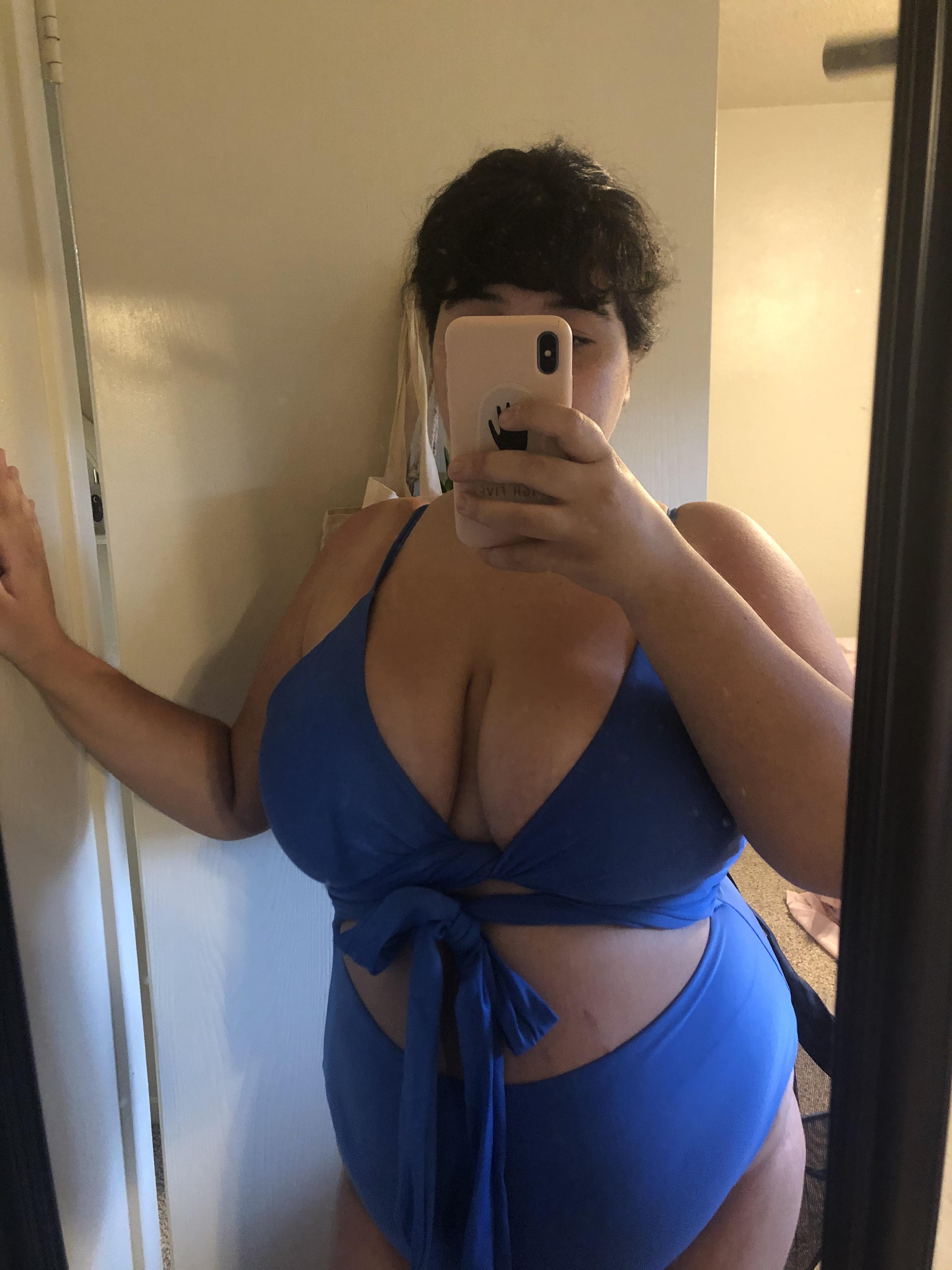 Who wants to swim with meeee 💦 dms open | Scrolller