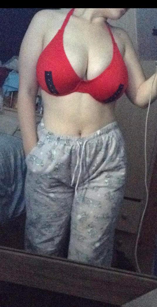 Who would like a mfm with my wife?😏 kik hotwife900 | Scrolller