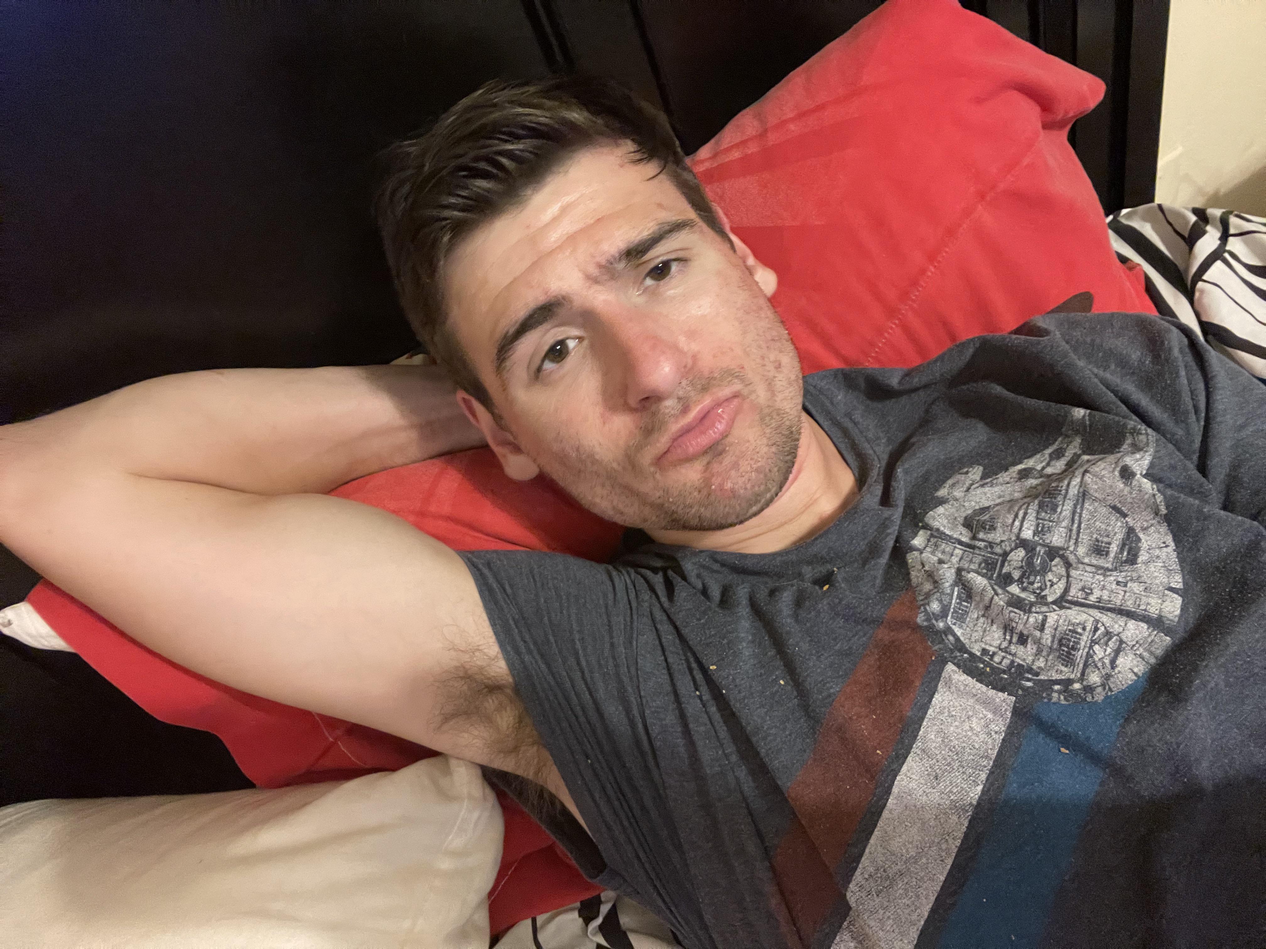 Who would stick their fingers in that pit? | Scrolller