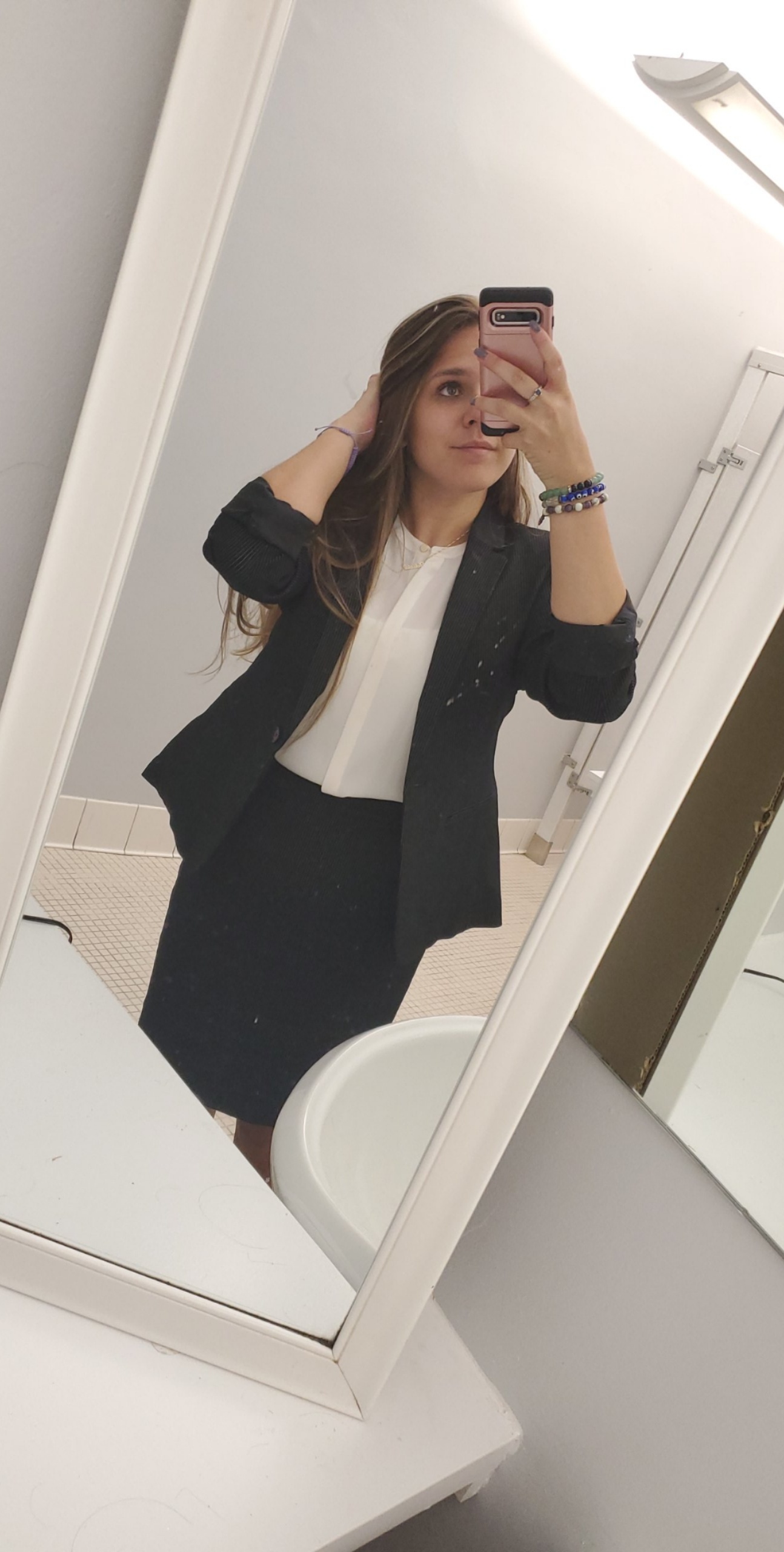 Why does work have the best mirrors 🪞 🤔 | Scrolller