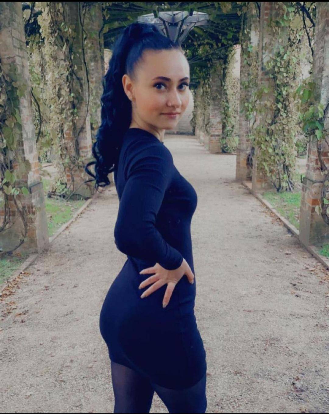 Wie findet ihr Sie? Was würdet Ihr mit ihr machen? DM bitte | Scrolller