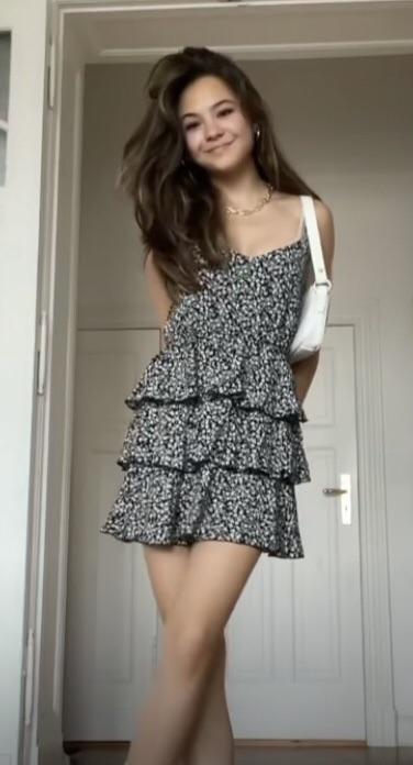 Wie ihre titten gequetscht werden so heiß 🔥🔥🔥 | Scrolller