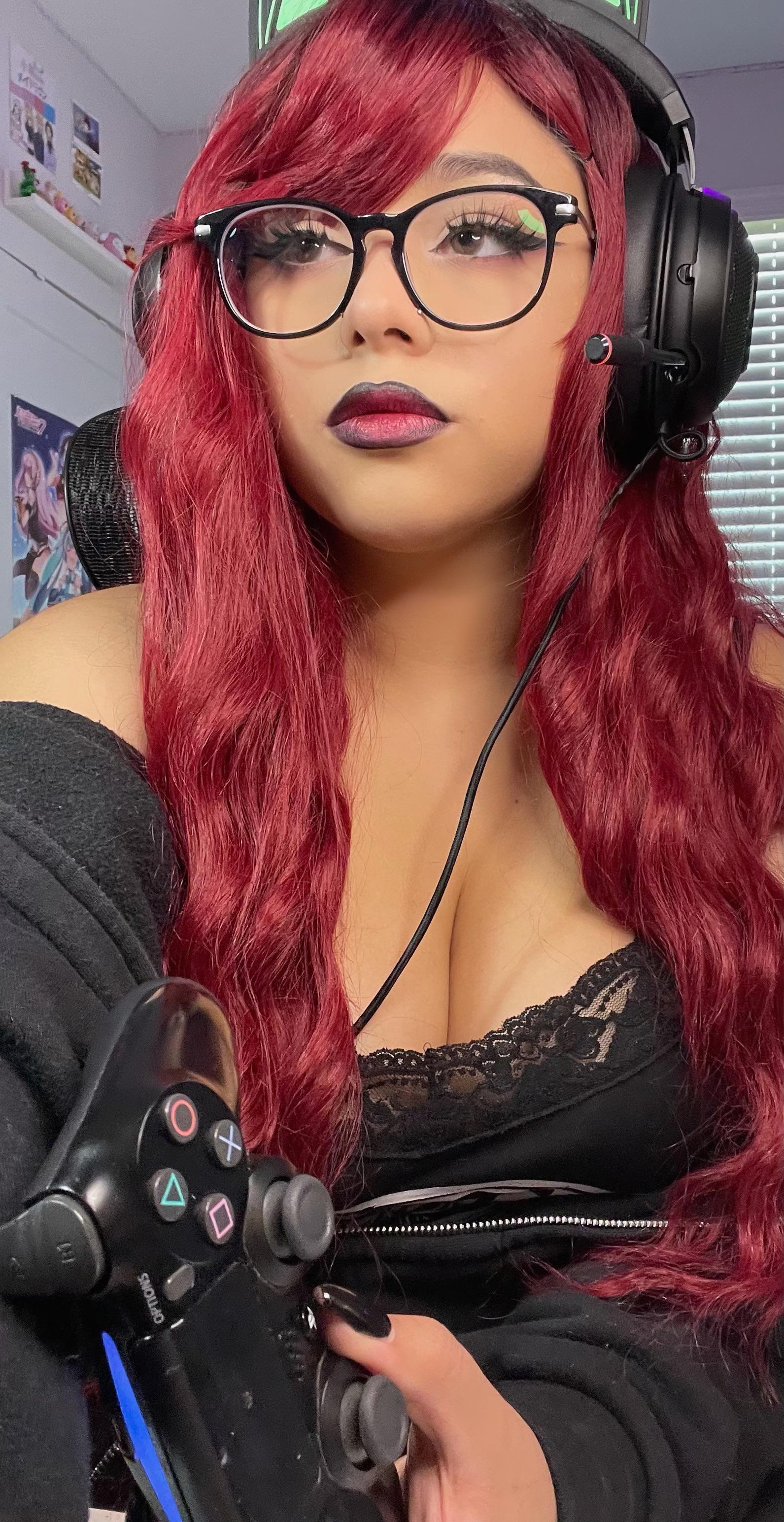 Would you play with me? | Scrolller