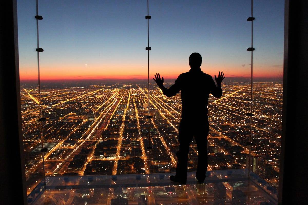 Willis (Sears) Tower Skydeck at night | Scrolller
