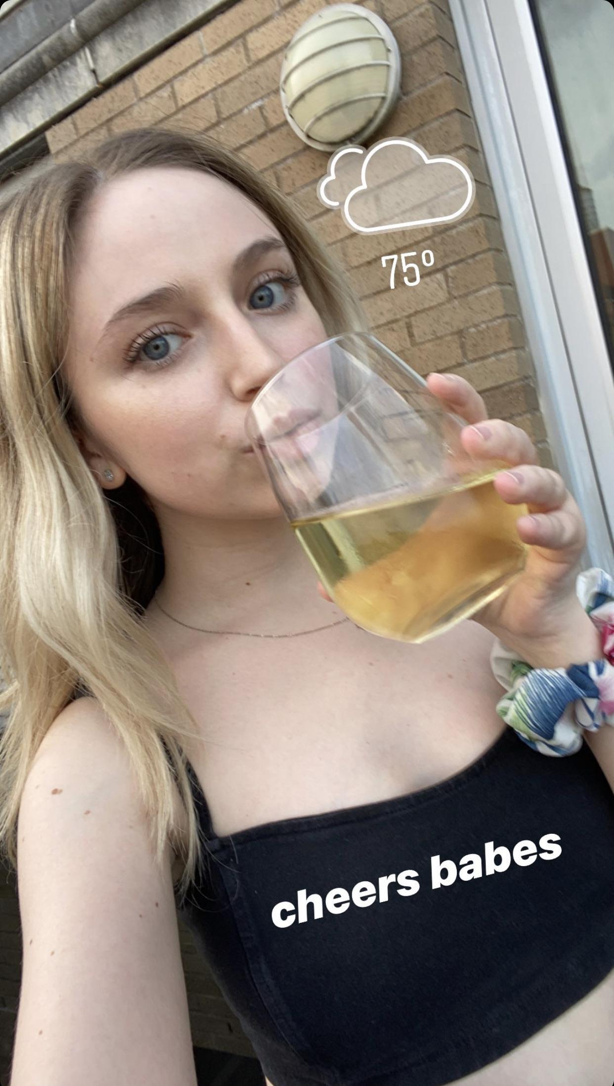 Wine Ellie Scrolller