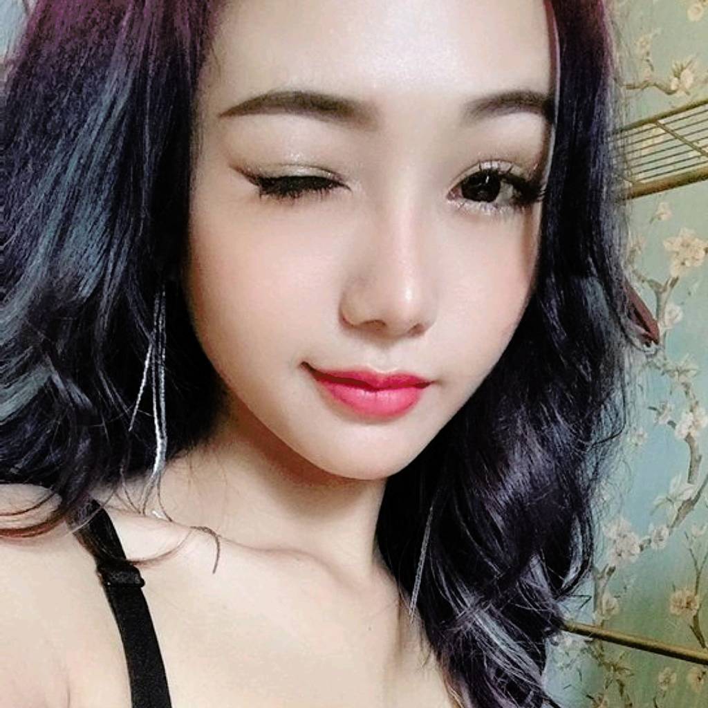 Winking is not my strong game 😆 | Scrolller