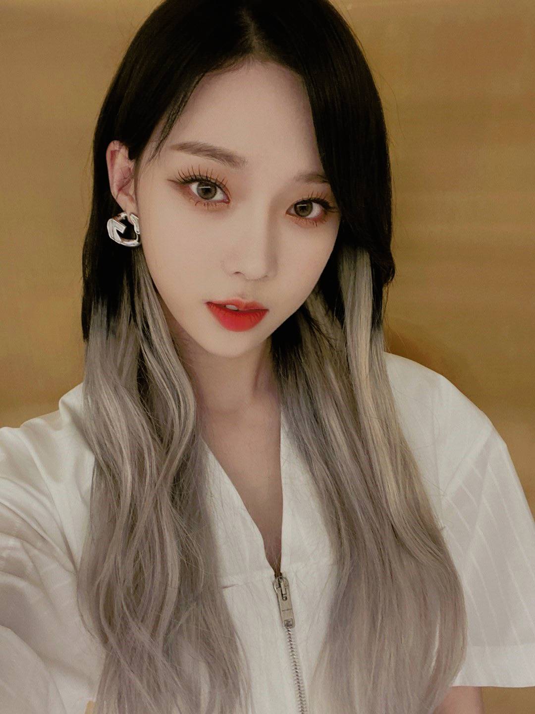 Two tone hair | Scrolller