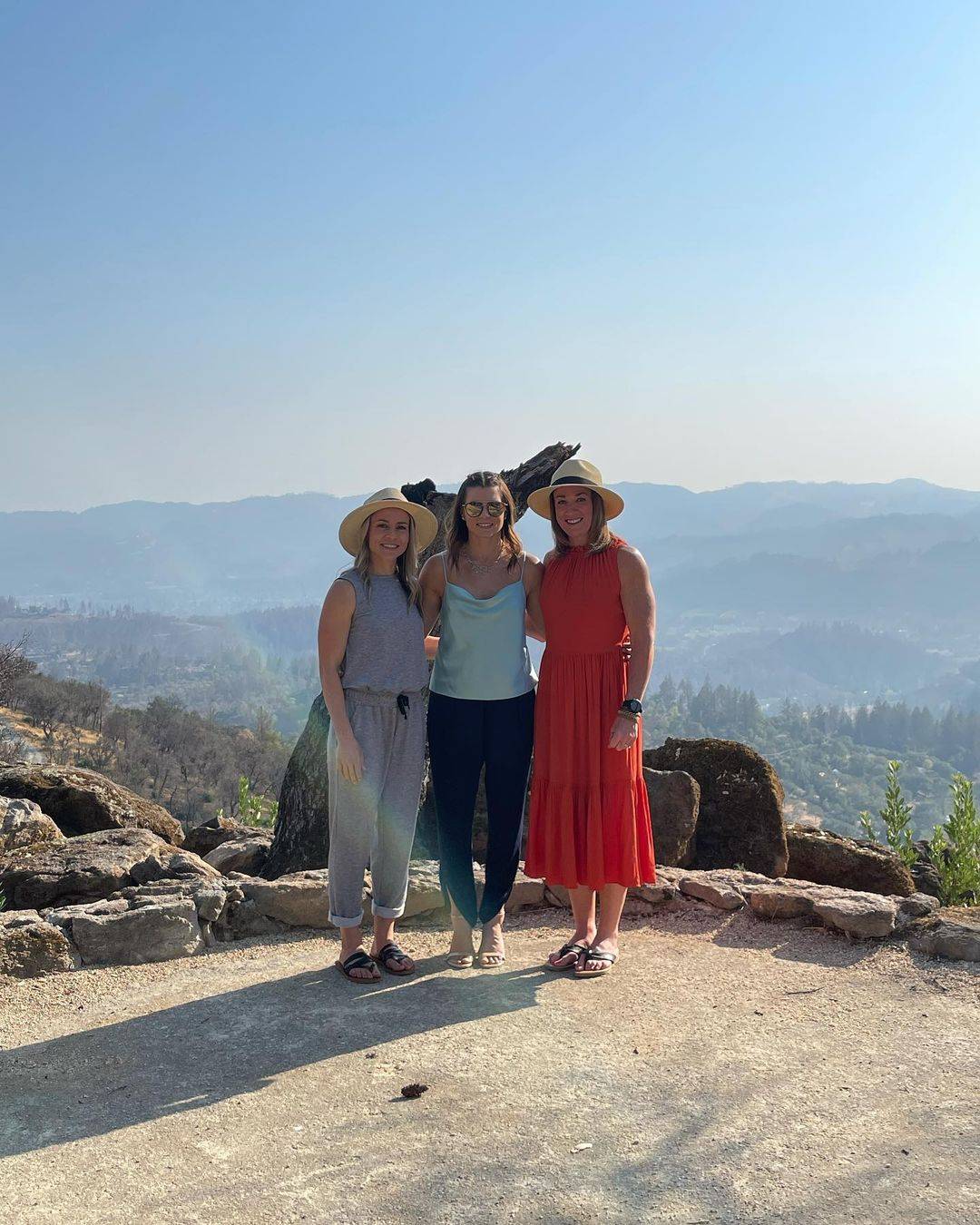 with her sister & her friend | Scrolller