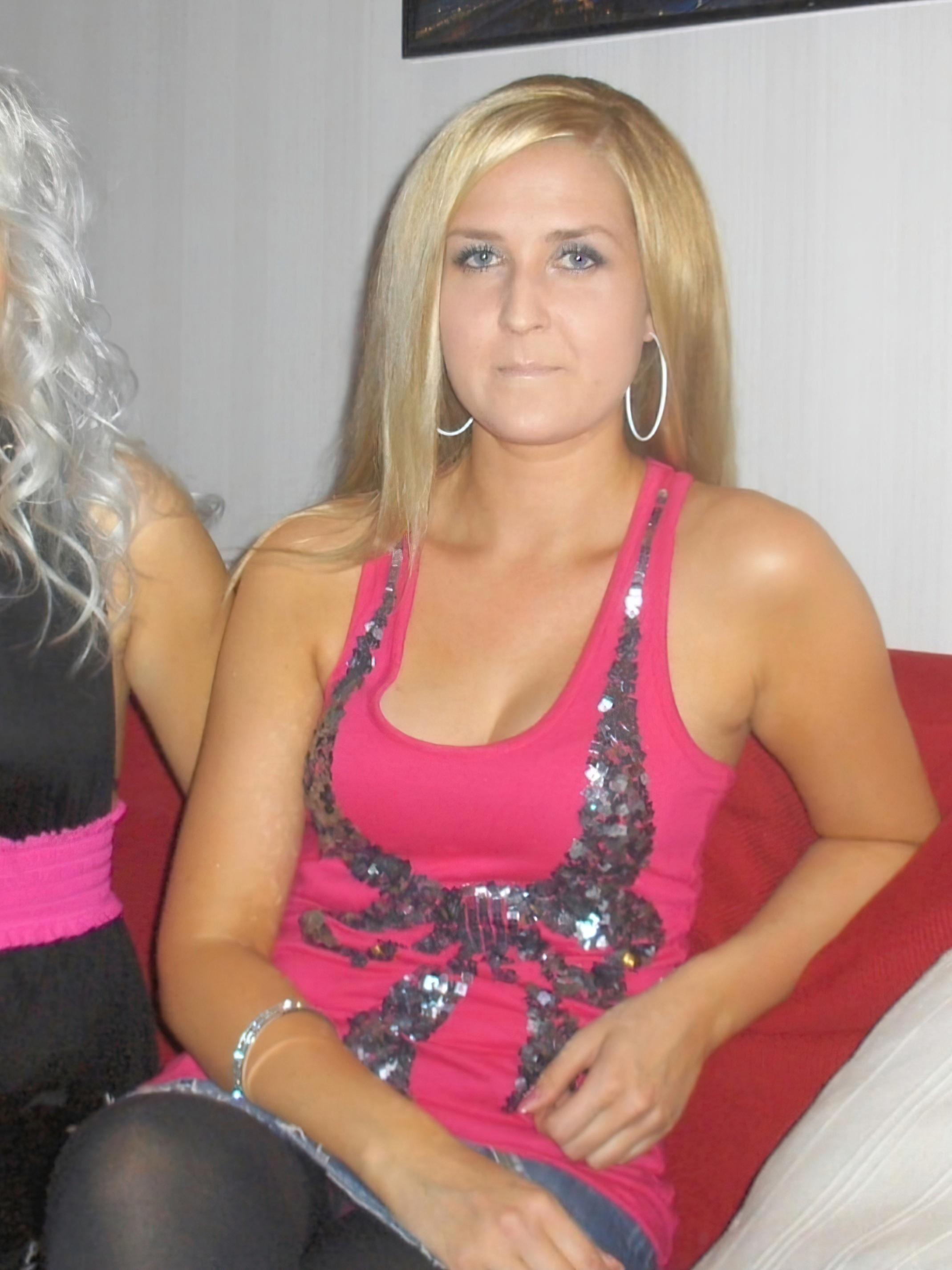 Wonder would she look so cool would she realize that she's offering a view up her skirt | Scrolller