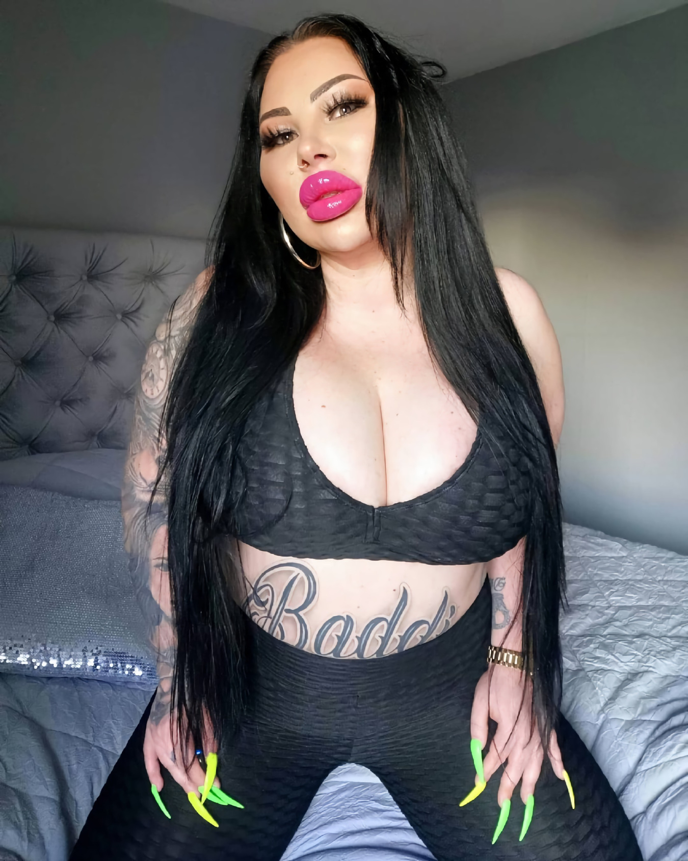 Wonderful cock-sucking lips! | Scrolller