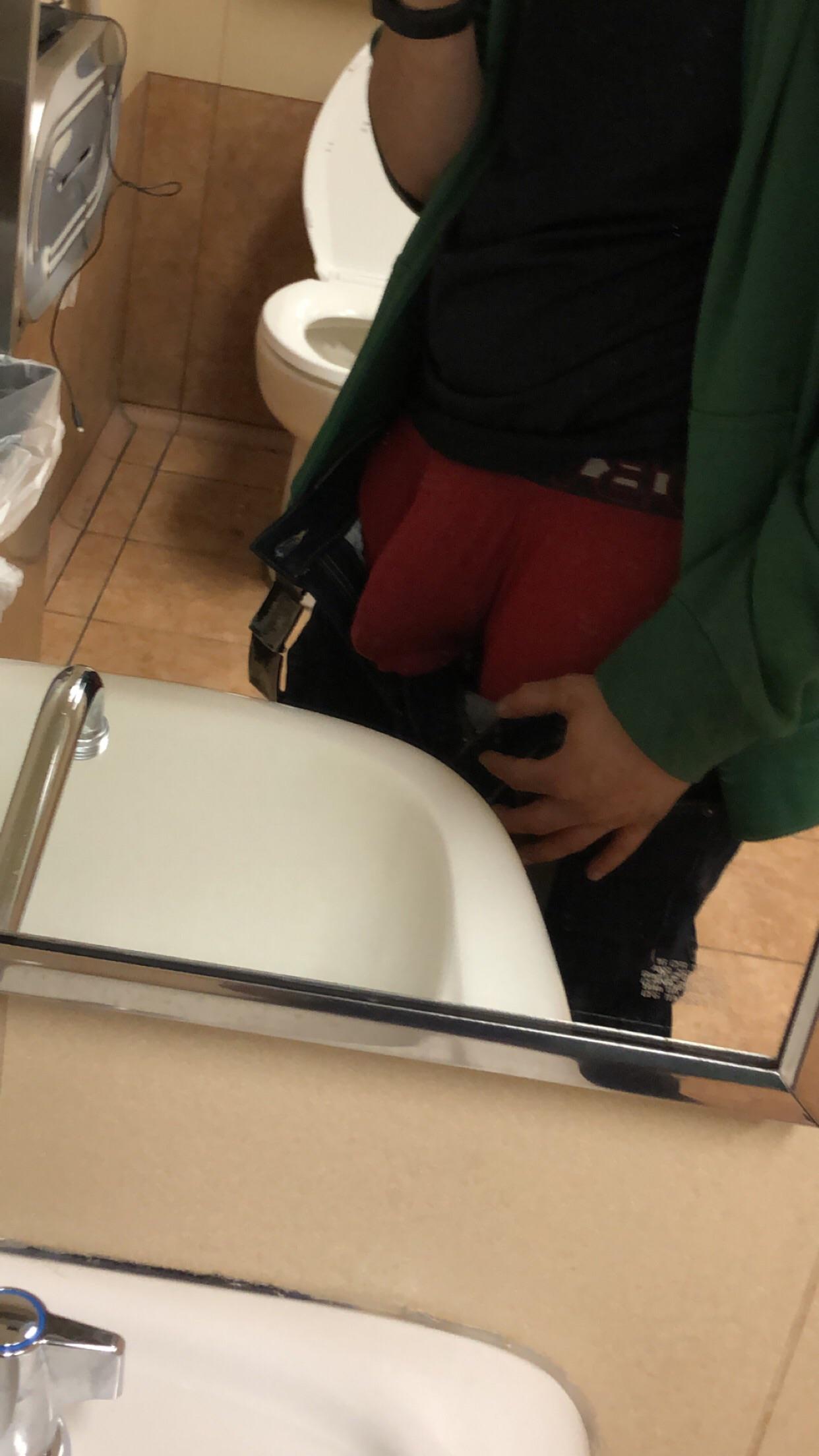 Work place bulge public bathroom | Scrolller