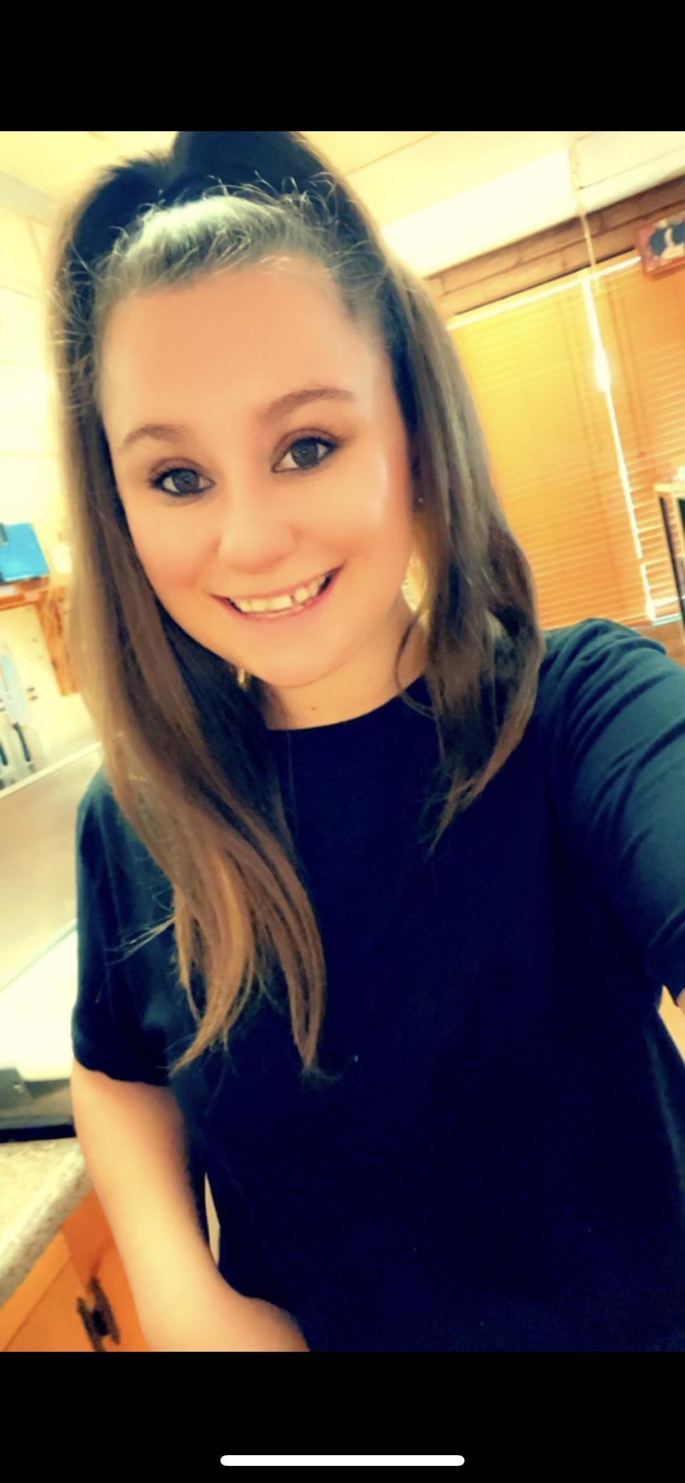 Work selfie. felt cute, might make you a sandwich later.[over18] | Scrolller