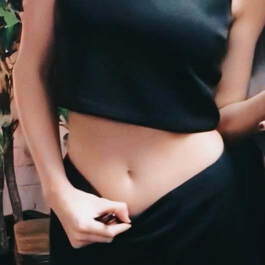 Worship Taylor's belly button | Scrolller