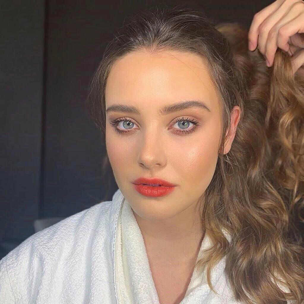 Would love to hold that ponytail of Katherine Langford as she sucks me dry | Scrolller