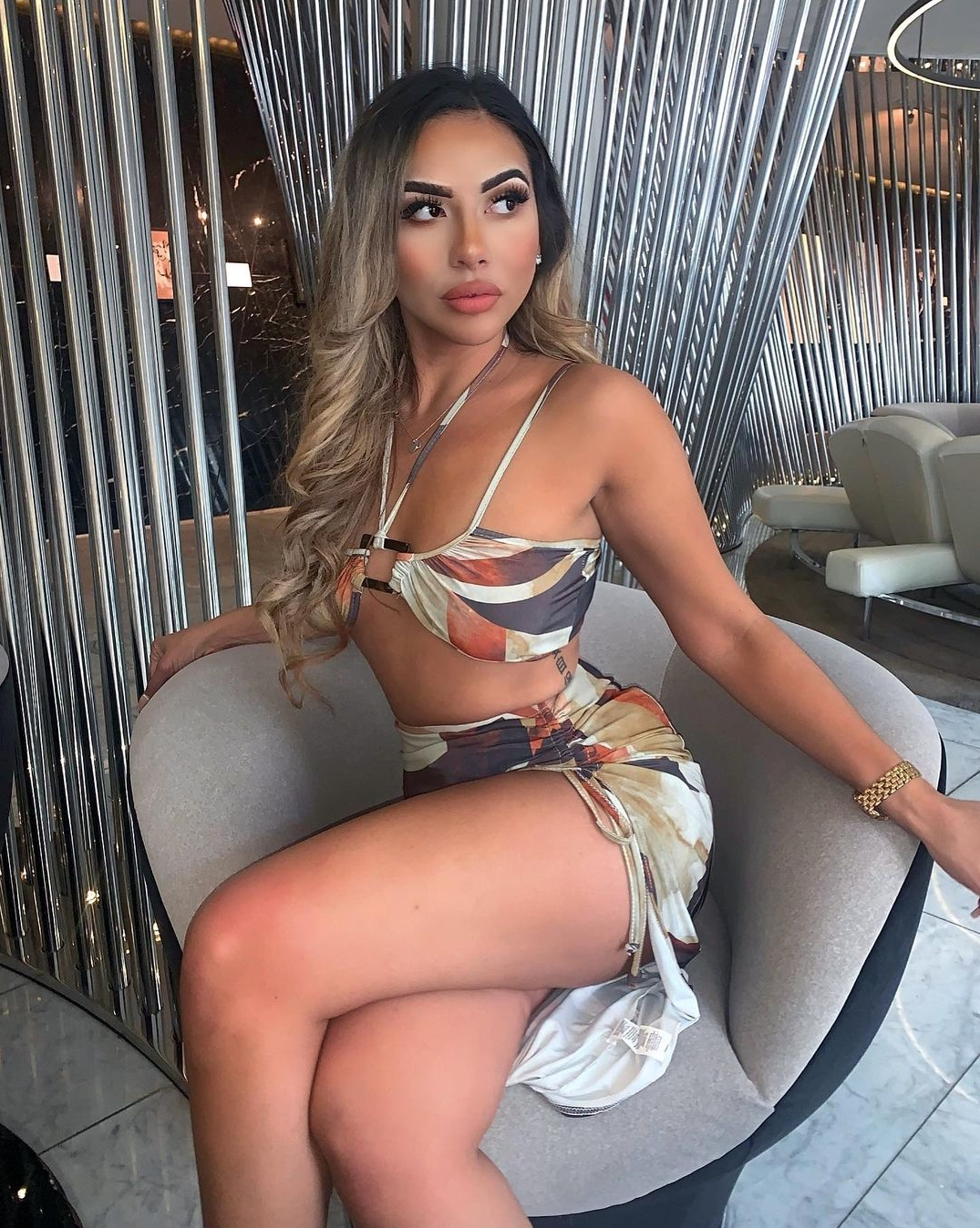 Would love to pull at these straps in public | Scrolller