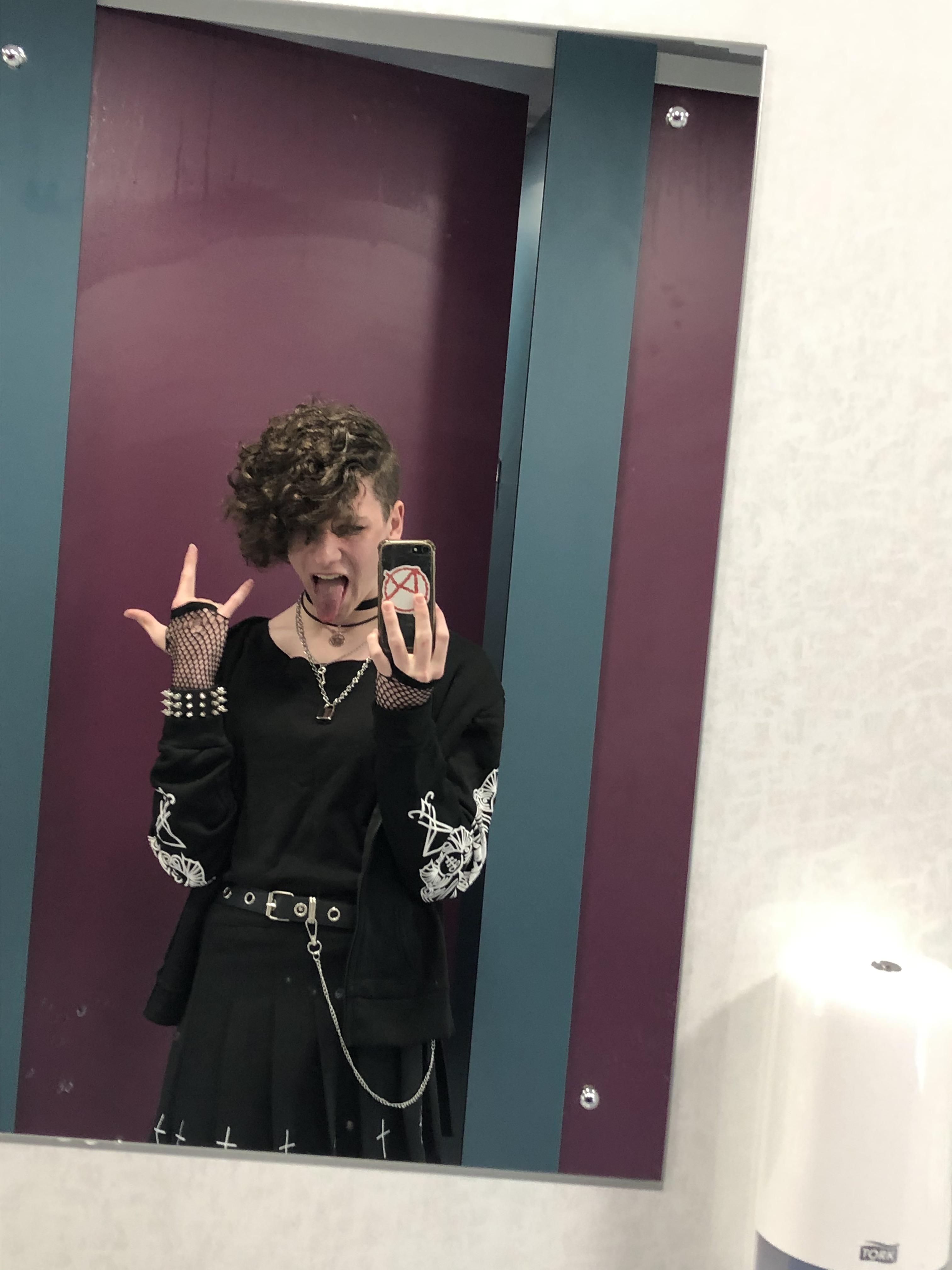 whatchu think about goth girl traps?