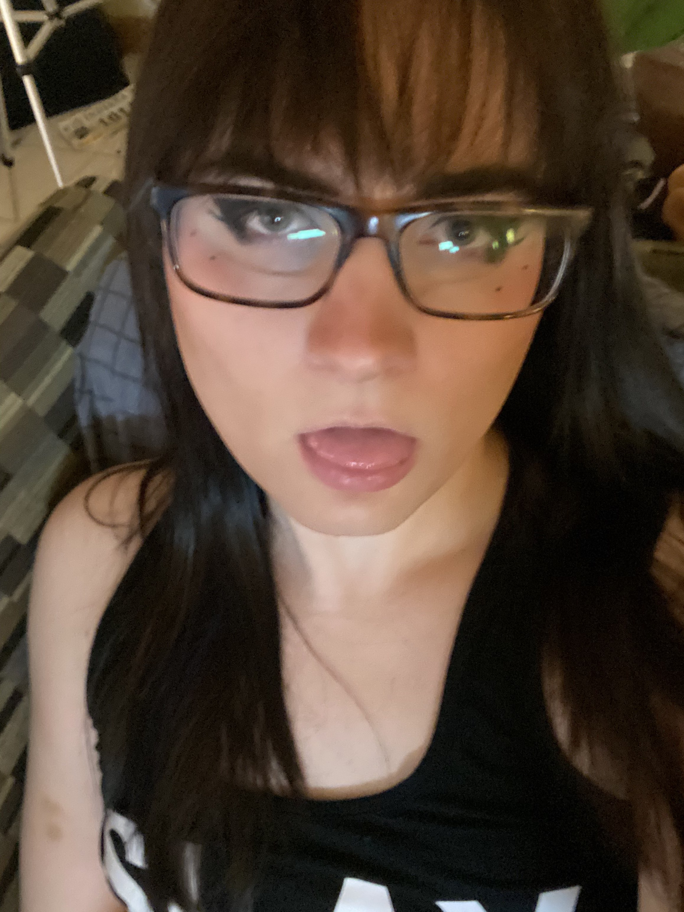 Why do I always look like someone's about to cum in my mouth? | Scrolller