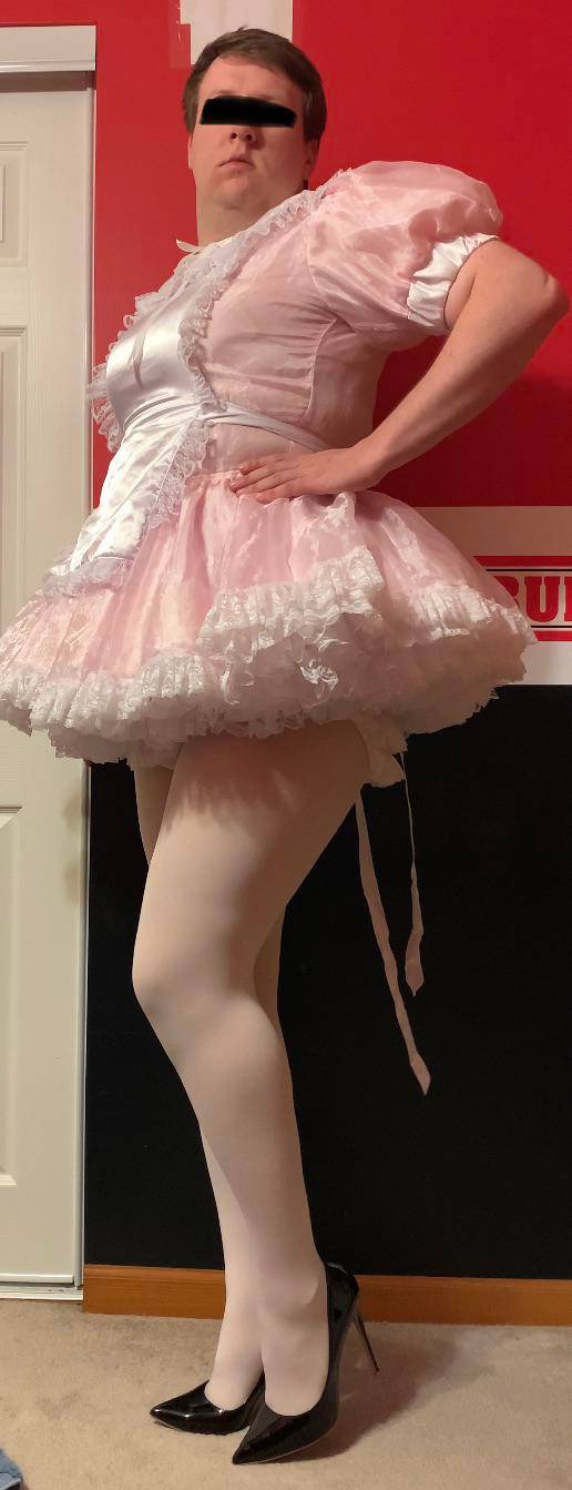 Would You Hire This Cute Pink Sissy Maid Scrolller