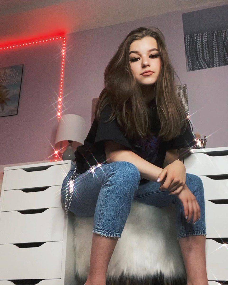 Would You Let Her Sit On Your Face Scrolller