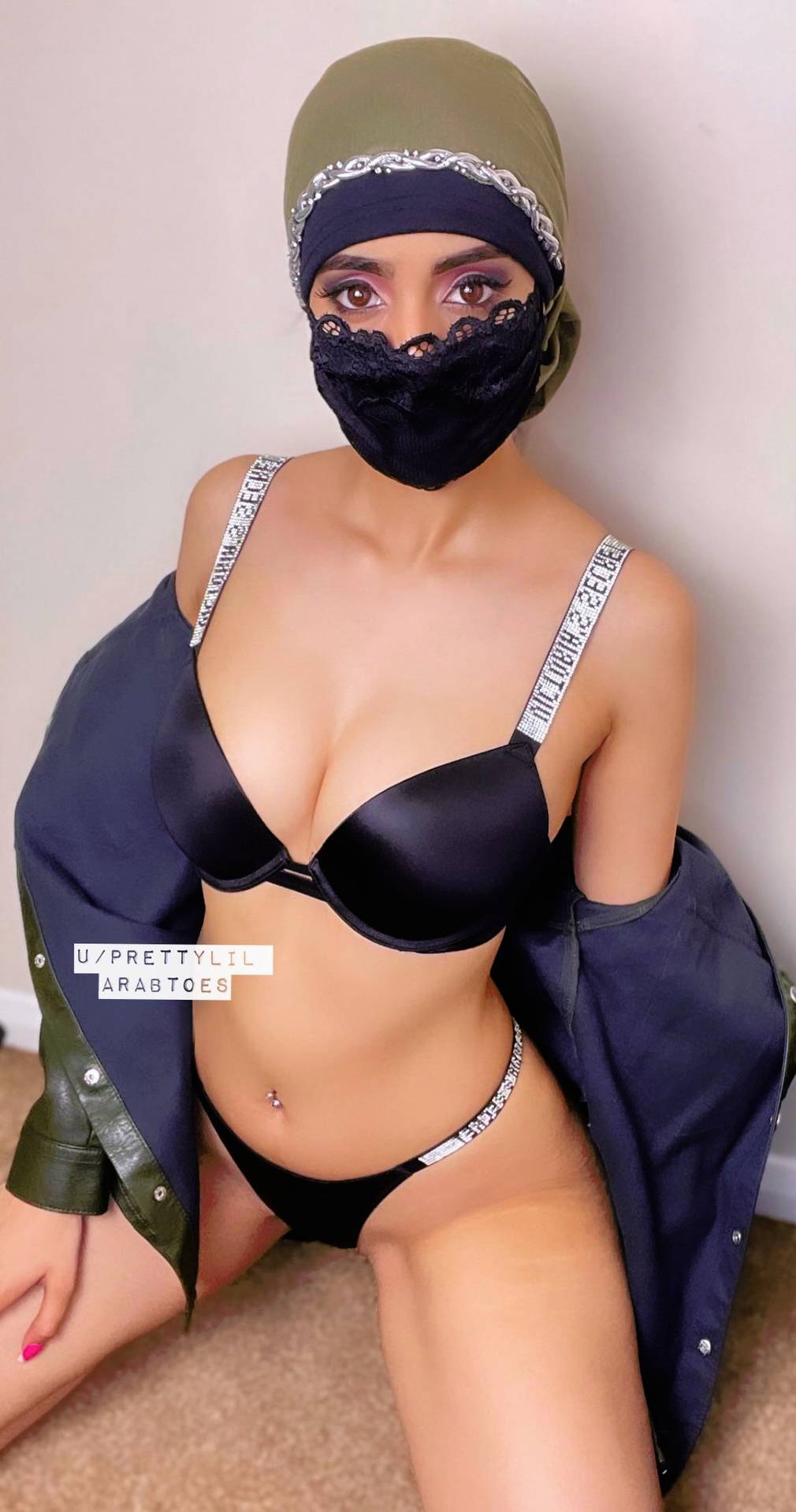 Would you let me sit on your face? I’ll even take off my panties!😈 | Scrolller