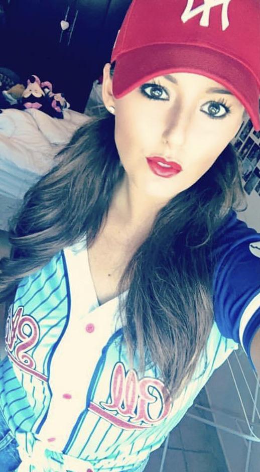 Would you let me take a swing at your balls? ⚾️😝 | Scrolller