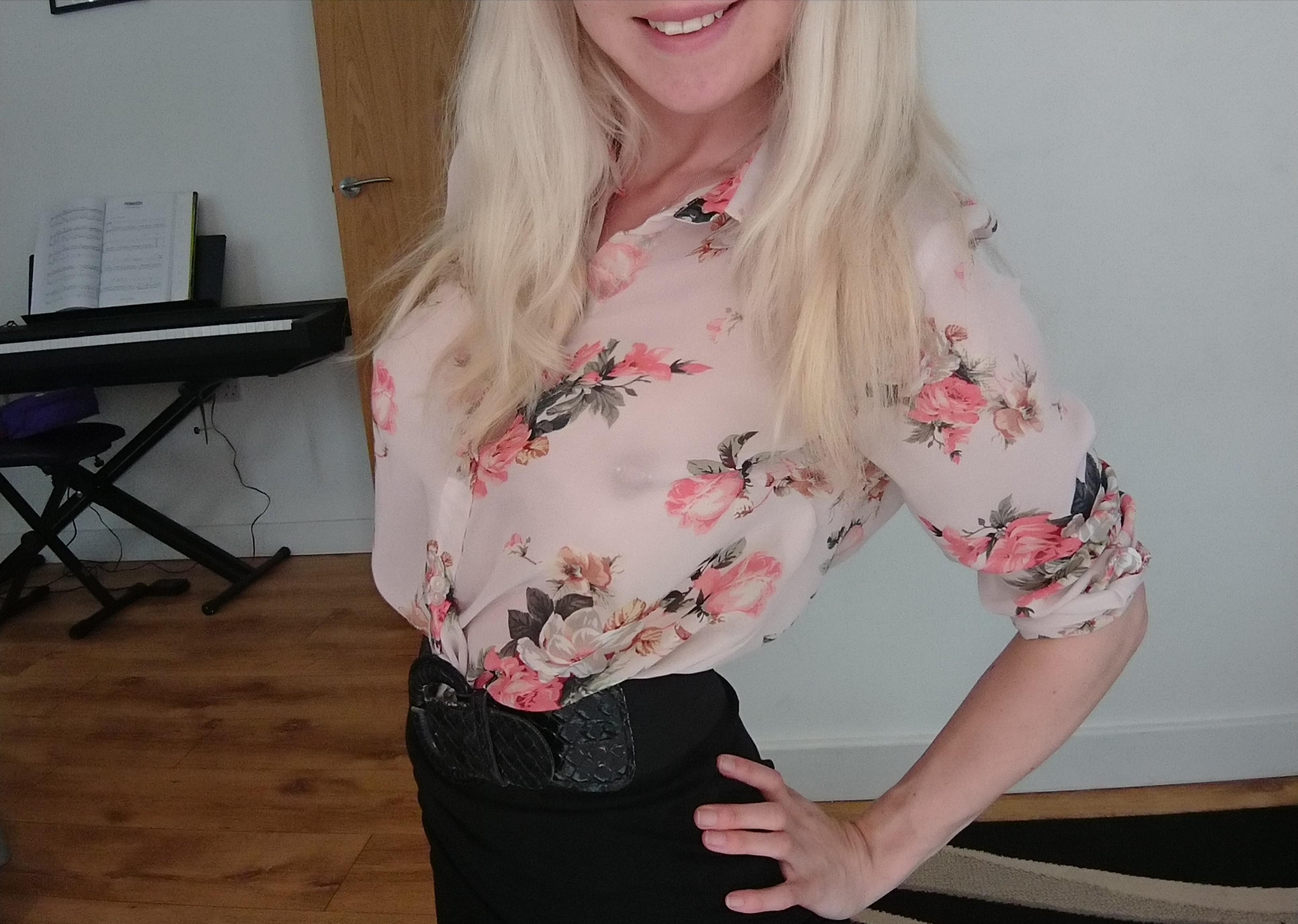 Would you like to work in my office? 😘 | Scrolller