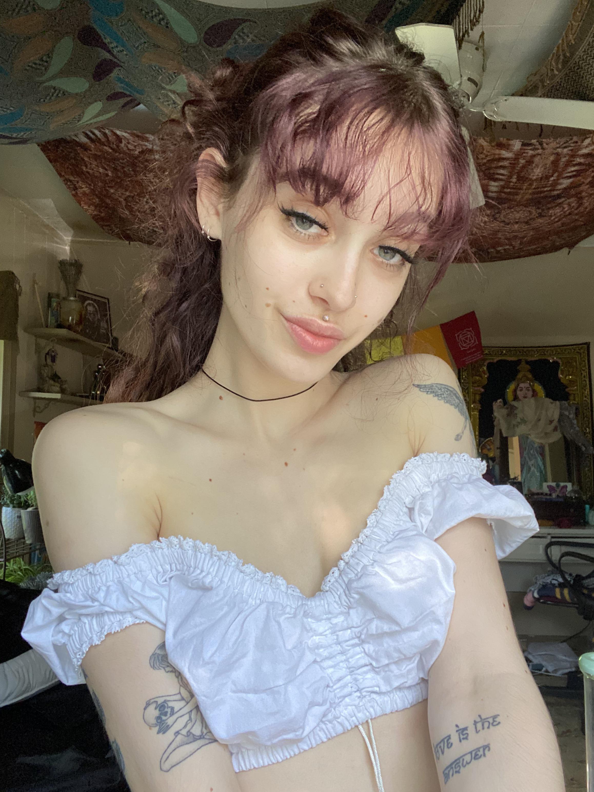 would you say i'm a pretty alt girl? | Scrolller