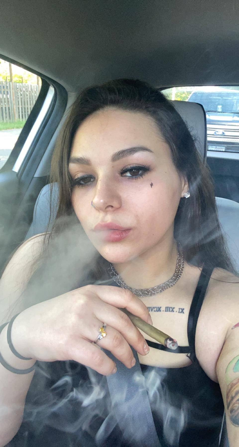 Would you smoke with me ??? | Scrolller