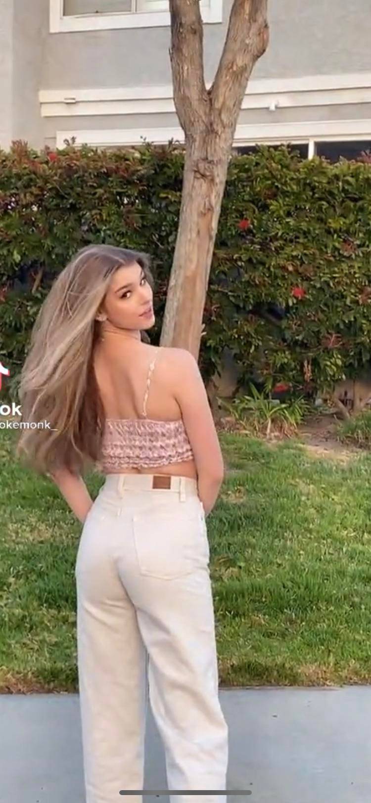 Wyd To Her Scrolller