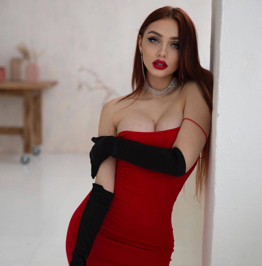 Yana in red | Scrolller