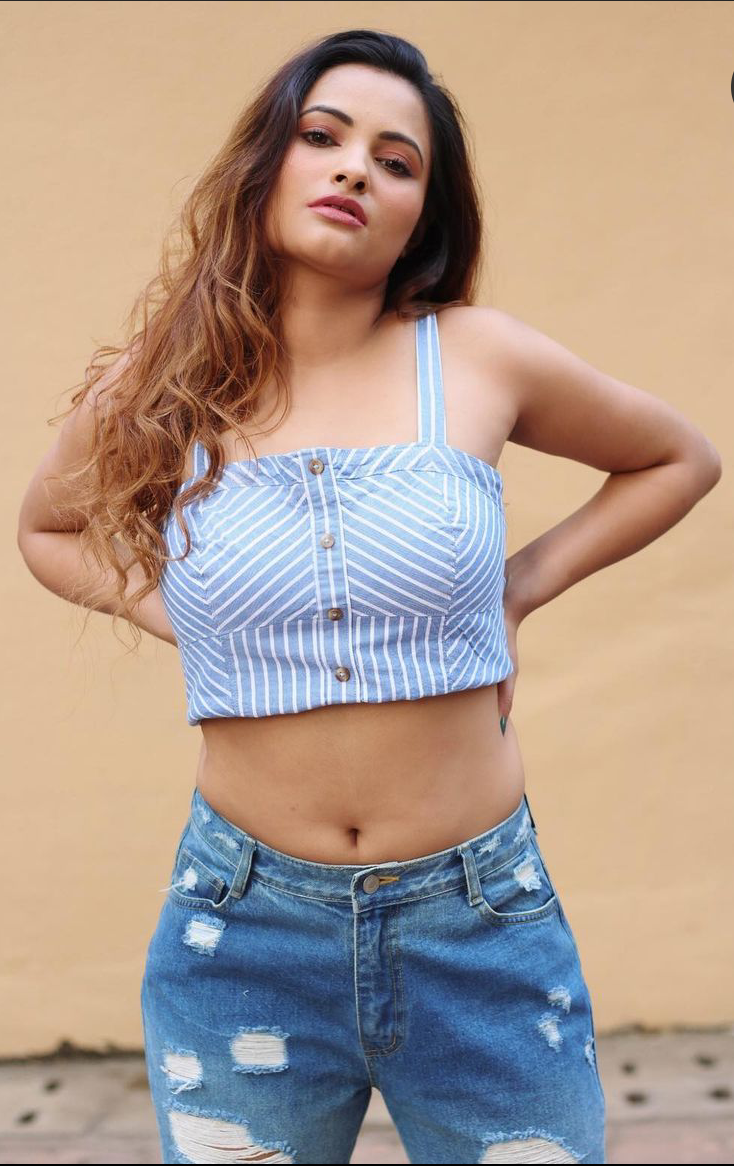 Yasmin Aria | Scrolller