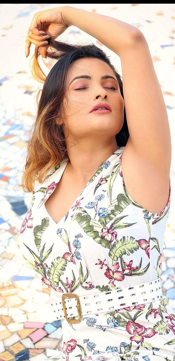 Yasmin Aria | Scrolller