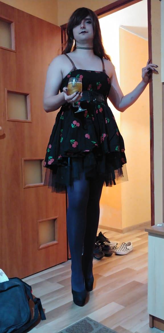 Ye olde goth-ish | Scrolller